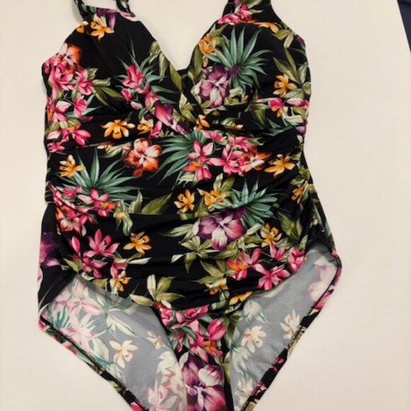 Aqua Green | Swim | Aqua Green Nwt Shape Style Slim Control Tropical ...